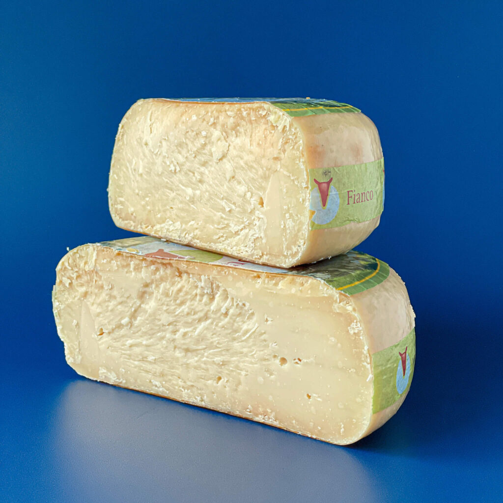Ser holenderski kozi Fianco z dodatkiem pokrzywy | Dostawa 24 h
